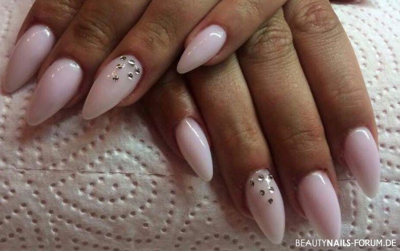 100 Dezente Bilder mit Nageldesign